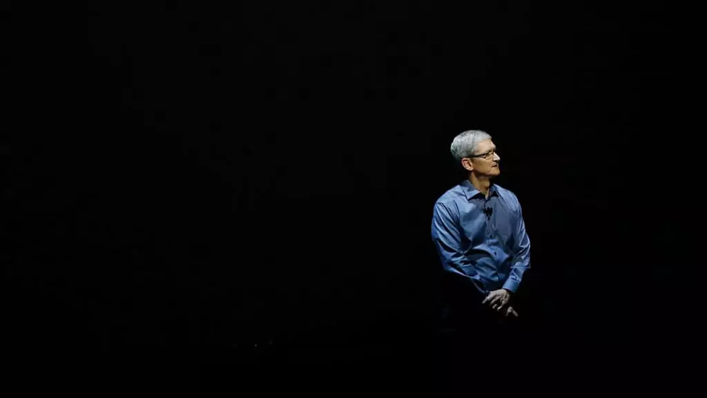 Tim Cook သည် Facebook ကို မည်ကဲ့သို့ ချေမှုန်းခဲ့သည် -- နှင့် နောင်နှစ်ပေါင်းများစွာ နည်းပညာတွင် စစ်ပွဲတစ်ခု တည်ဆောက်ပါ။