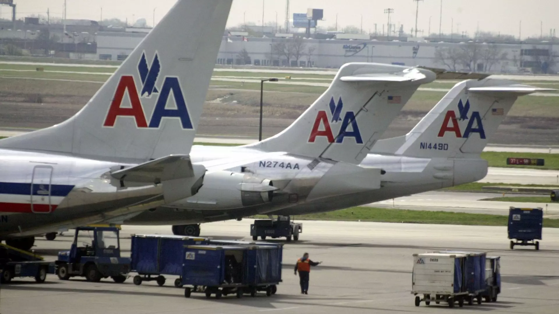 Hier is die besonderhede oor die Big American Airlines-gelde vir ingeboekte bagasie. Passasiers het 14 dae om te sien of hulle kwalifiseer