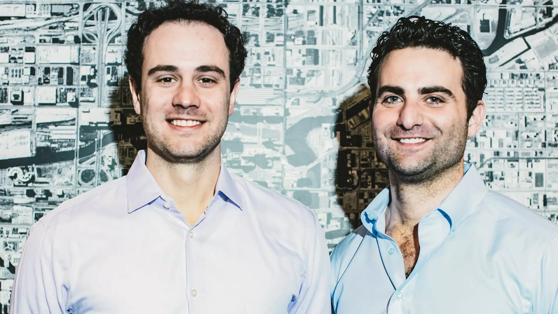 RXBAR co-founders Jared Smith (sab laug) thiab Peter Rahal.