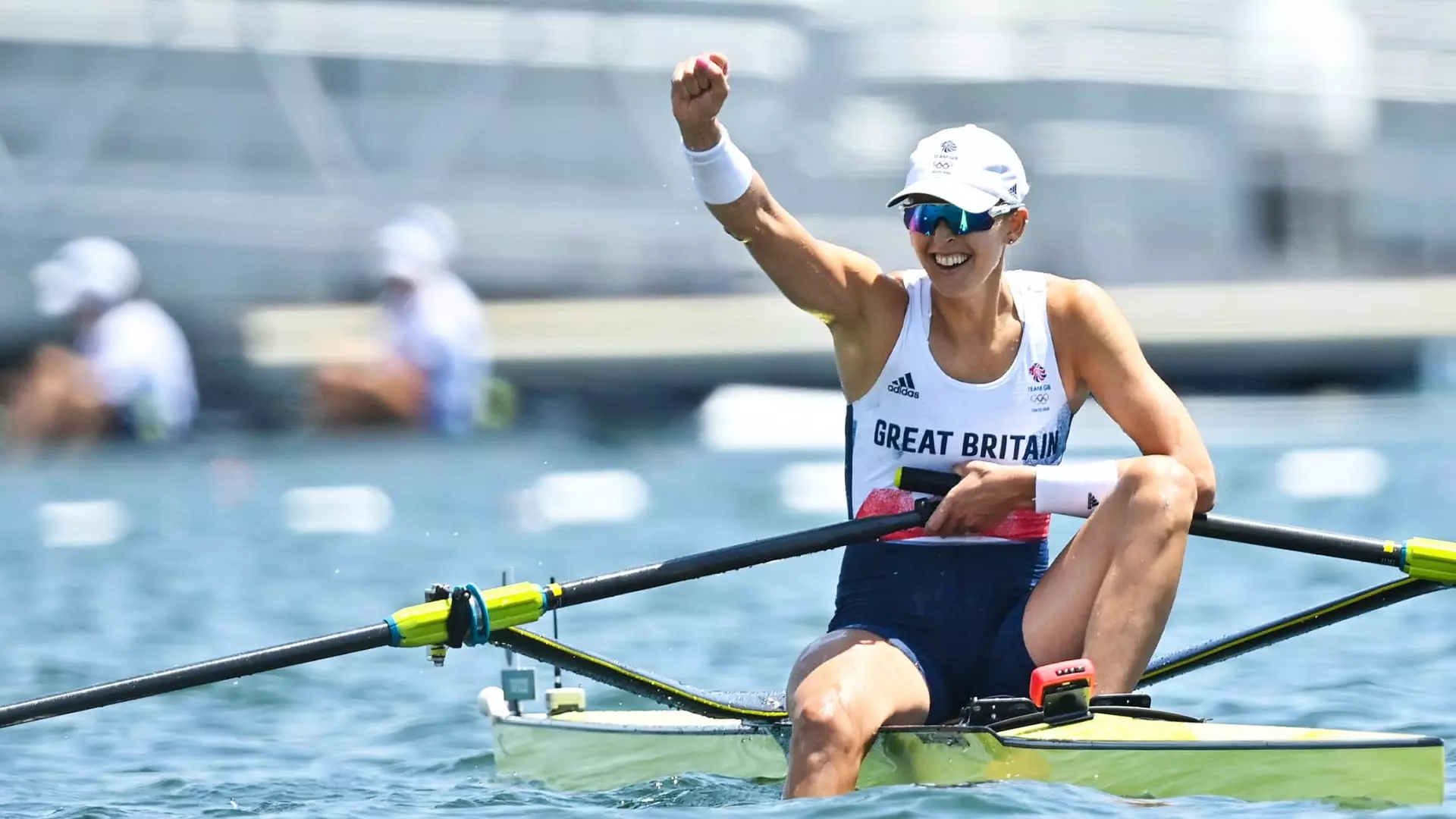 D'Victoria Thornley vu Groussbritannien feiert no der zweeter Plaz an der Women's Single Sculls Halleffinale wärend den 2020 Tokyo Summer Olympesche Spiller.