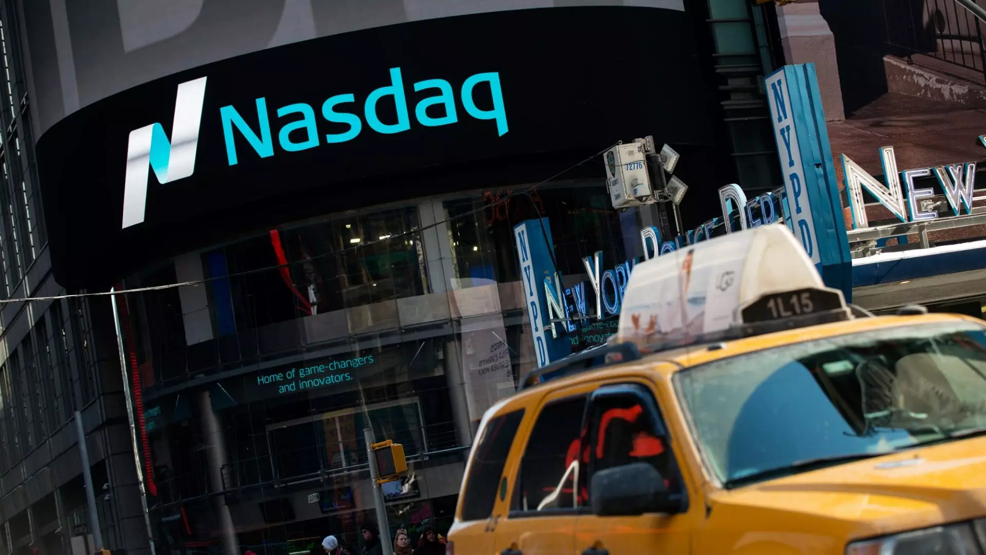 Nasdaq överträffar äntligen rekord från Days of Dot-Com Bubble