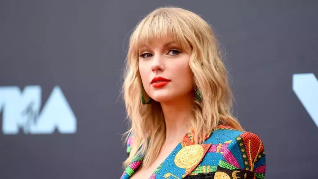 Taylor Swift 'Dilucutkan Kerja Hidupnya.' Responsnya ialah Kelas Sarjana dalam Kecerdasan Emosi