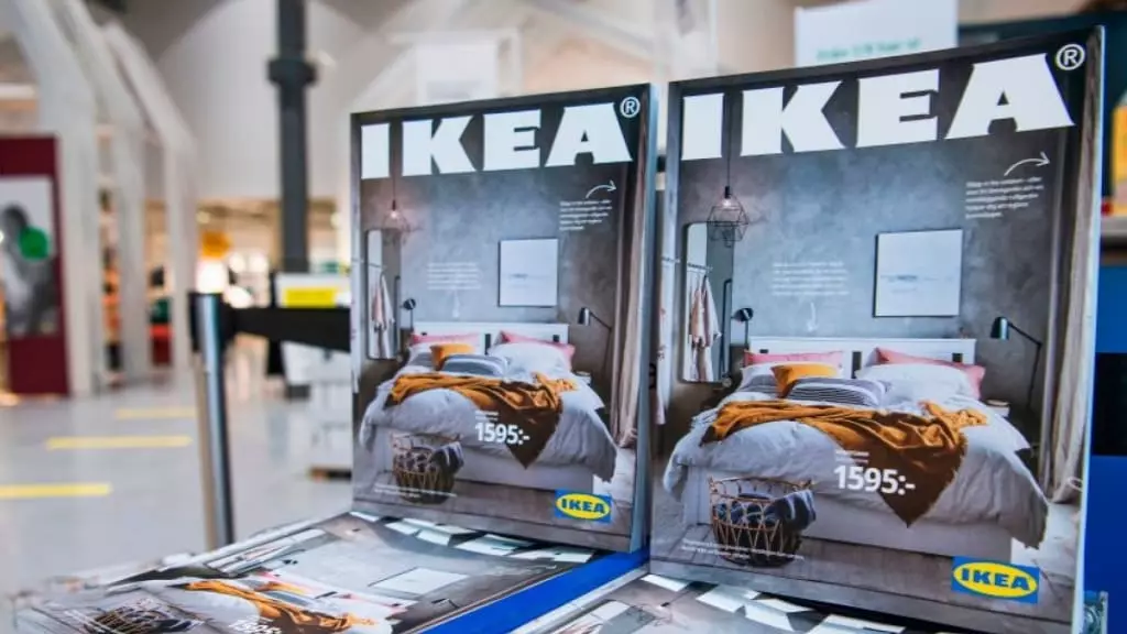 Ikea tocmai și-a ucis în liniște faimosul său catalog. Este o lecție strălucitoare de inteligență emoțională