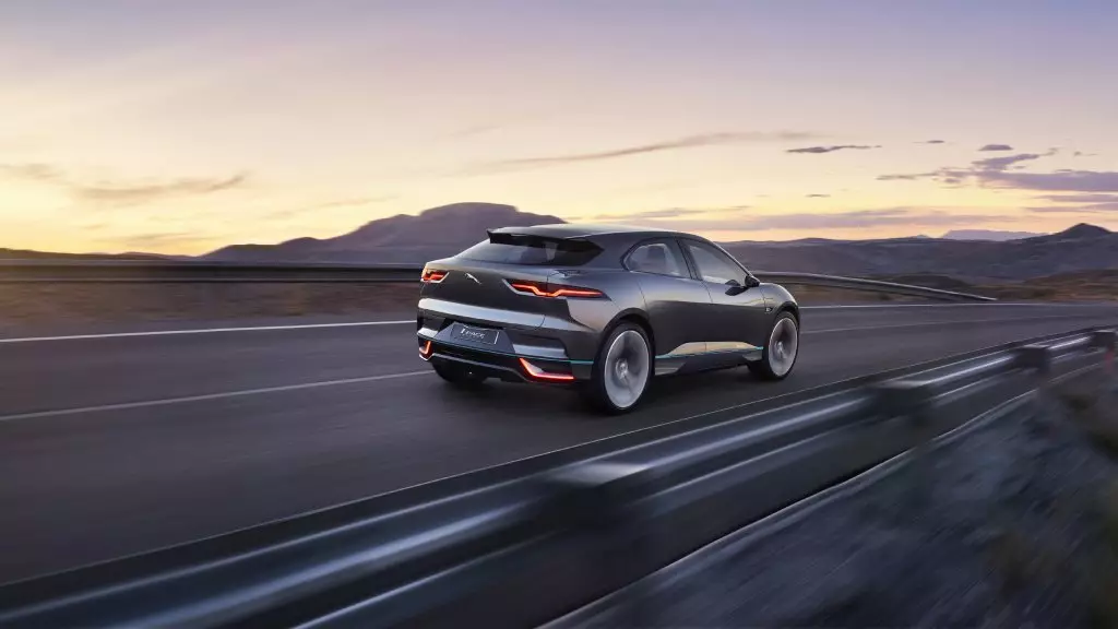Концептот Jaguar I-Pace е подготвен да се соочи со кросовер на Tesla