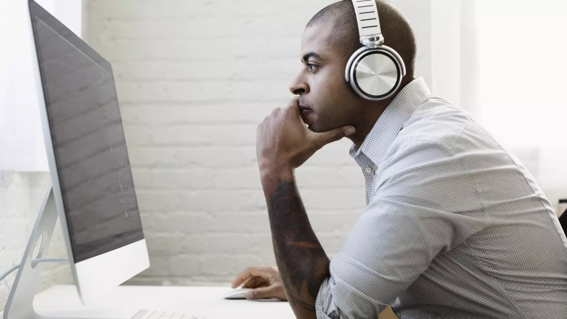 Ang Science Nag-ingon Kini nga Matang sa Earphone Labing Maayo Alang sa Pag-rock Out sa Trabaho